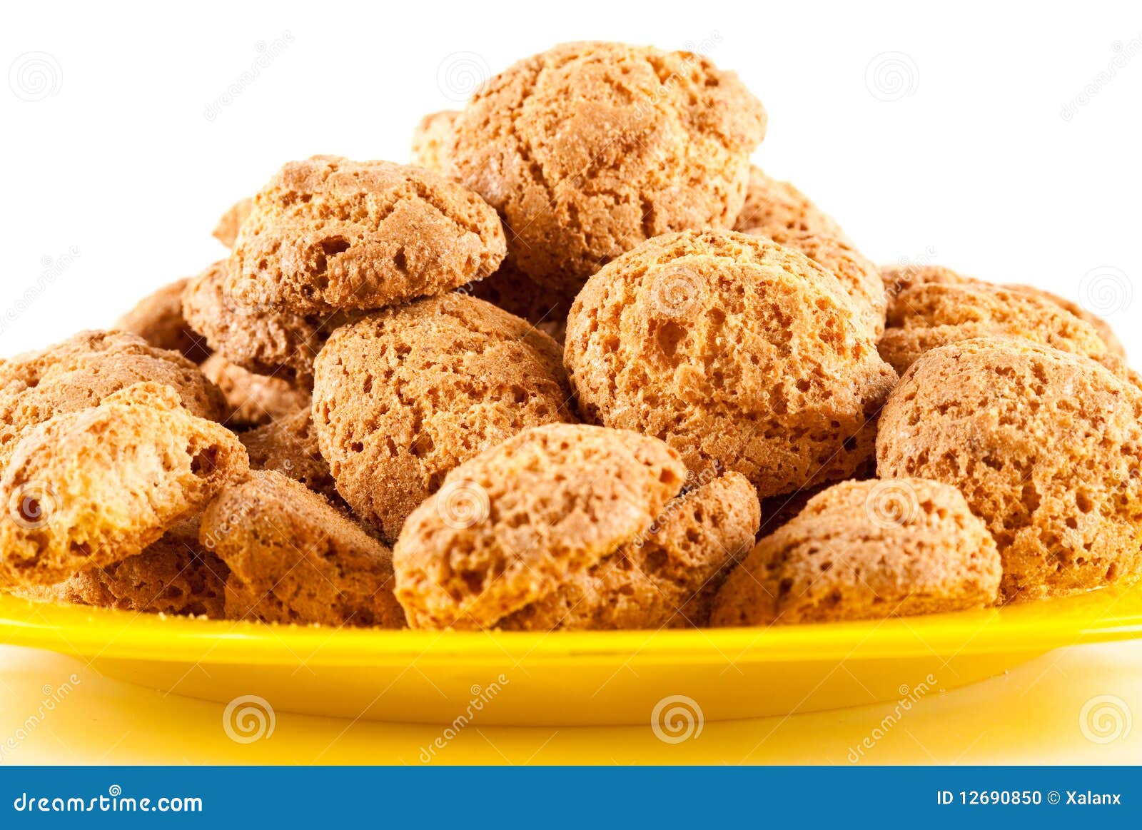 Amaretti - Biscotti Italiani Tradizionali Fotografia Stock - Immagine ...