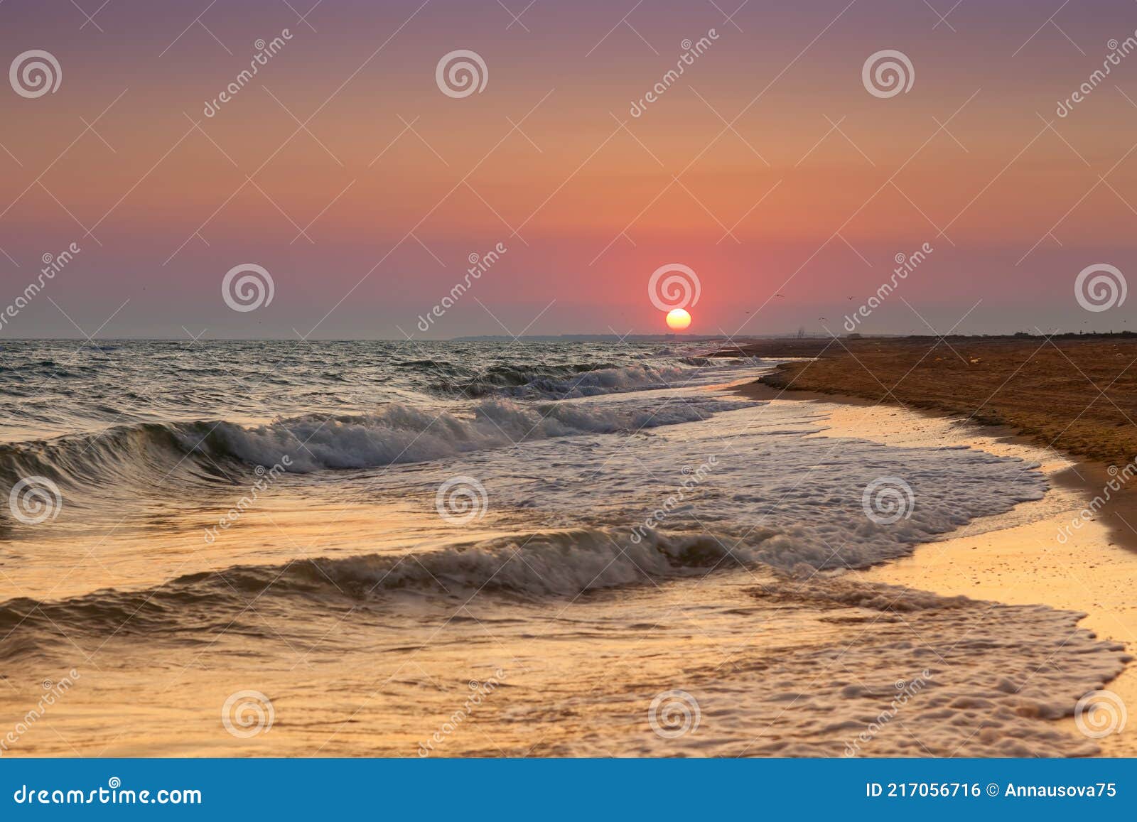 Amazing Beach Sunset with Endless Horizon. Horizontal. Selective Focus ...