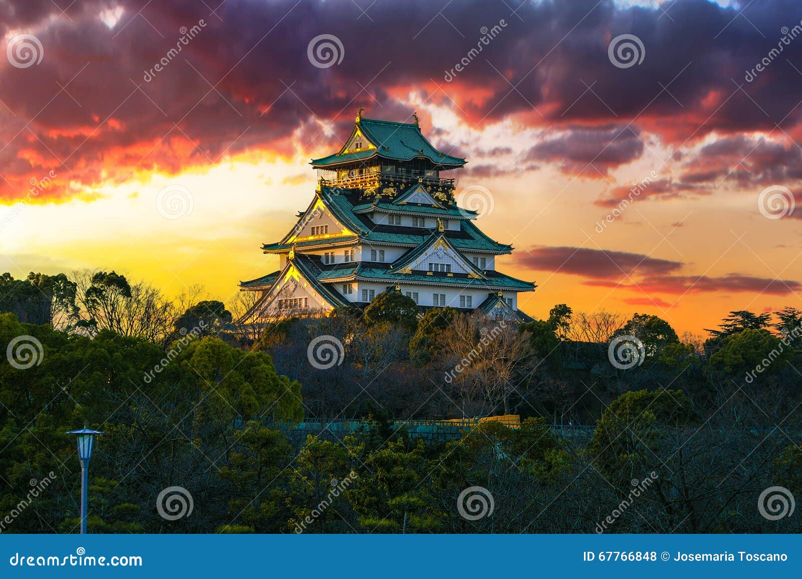Amazing Sunset Image of Osaka Castle Stock Photo - Image of dawn ...
