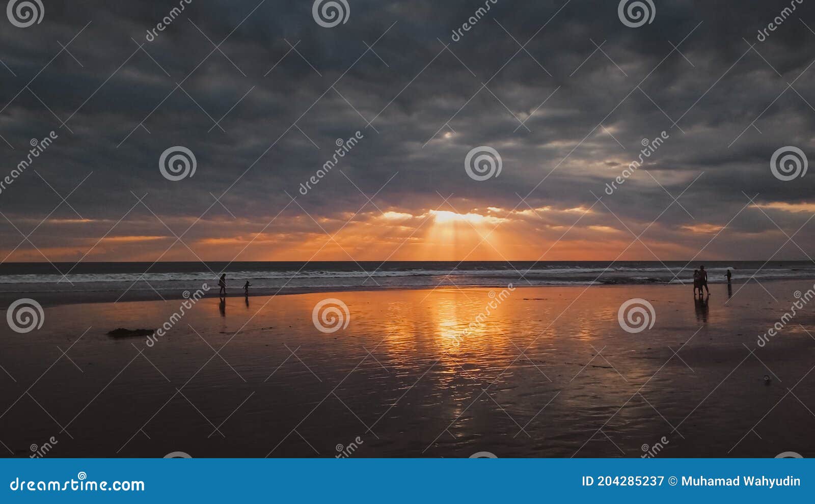 Amazing Sunset in Kuta Bali Stock Image - Image of cloud, dawn: 204285237