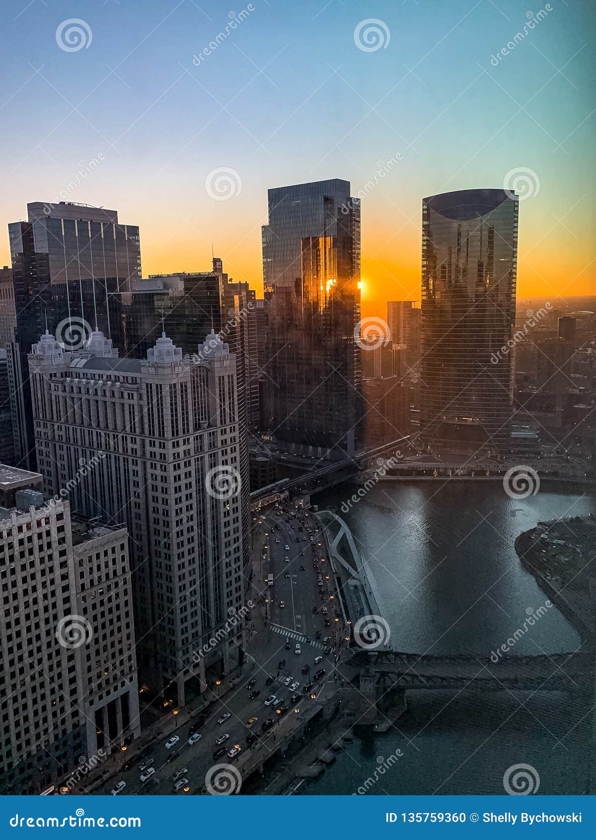 Amazing Sunset Over Chicago Loop and River during January Evening Stock ...