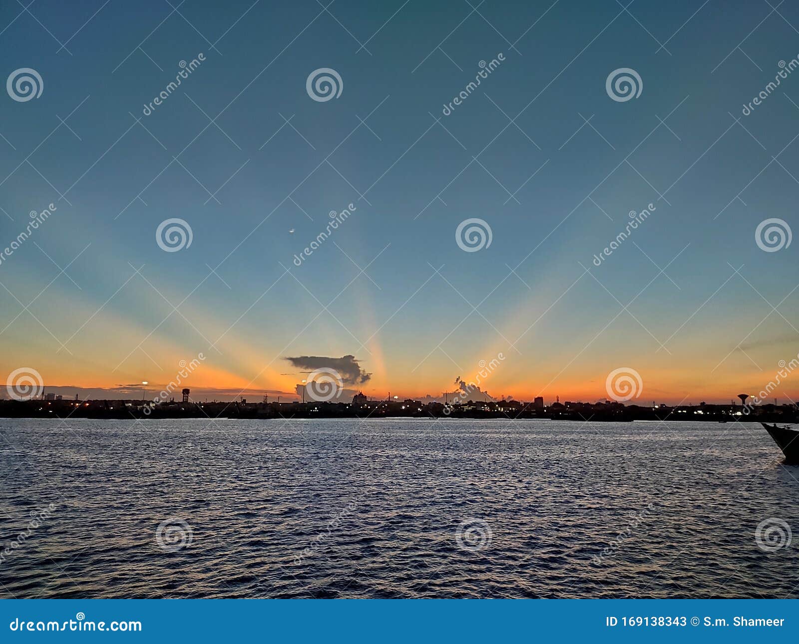 Amazing Sunset View at Kasimedu N4 Beach Chennai Editorial Stock Photo ...