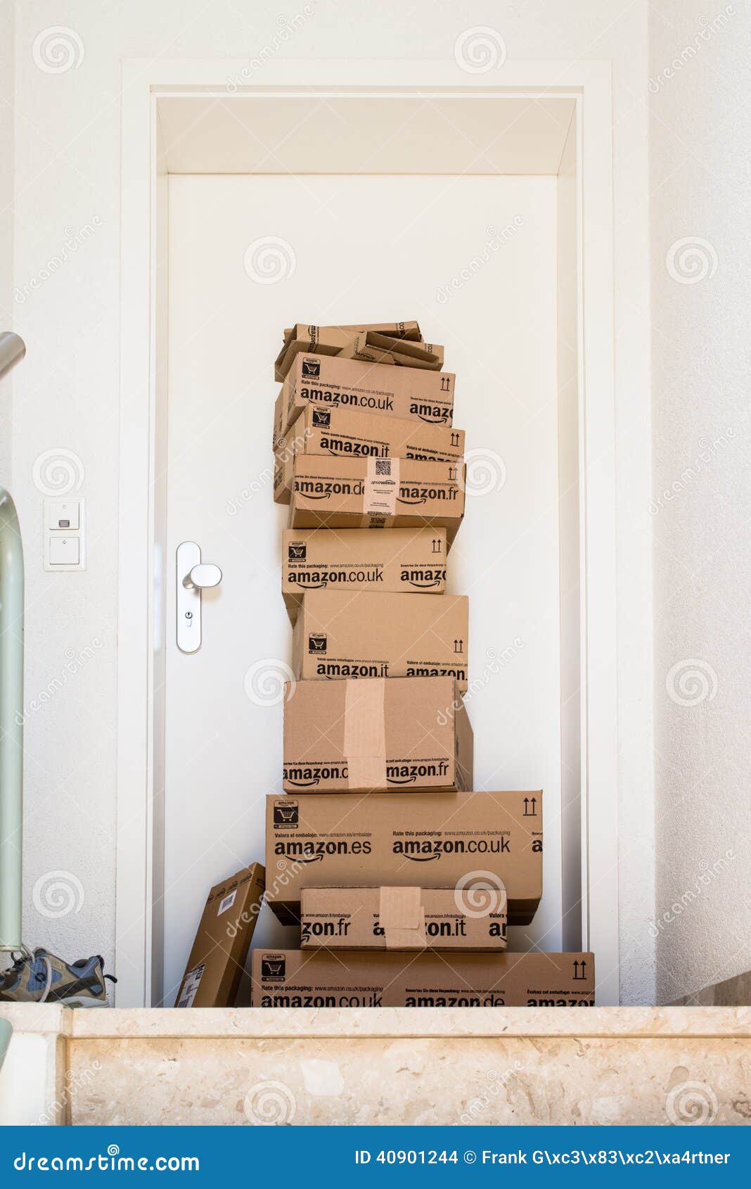 Amazon.com delivery editorial stock image. Image of carton - 40901244
