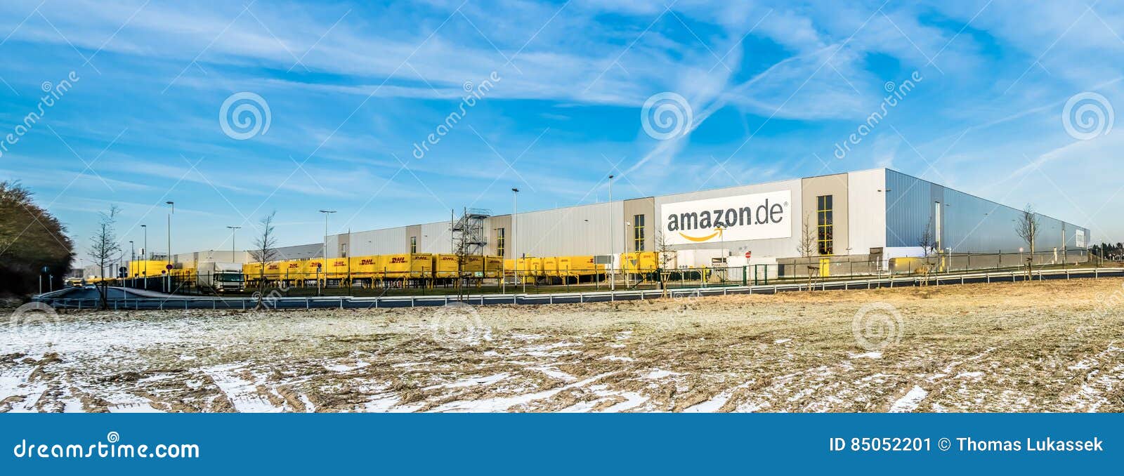 Amazon distribution center editorial photo. Image of estore - 85052201