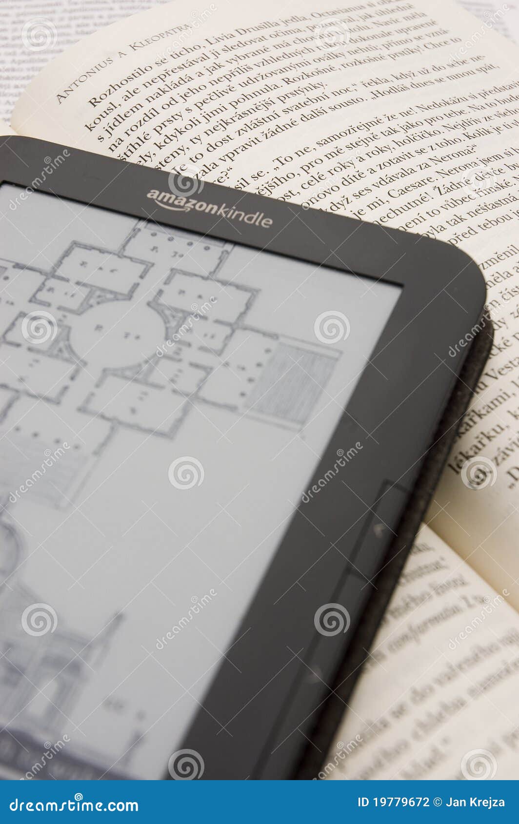 Amazon Kindle E-Reader editorial photography. Image of paper - 19779672