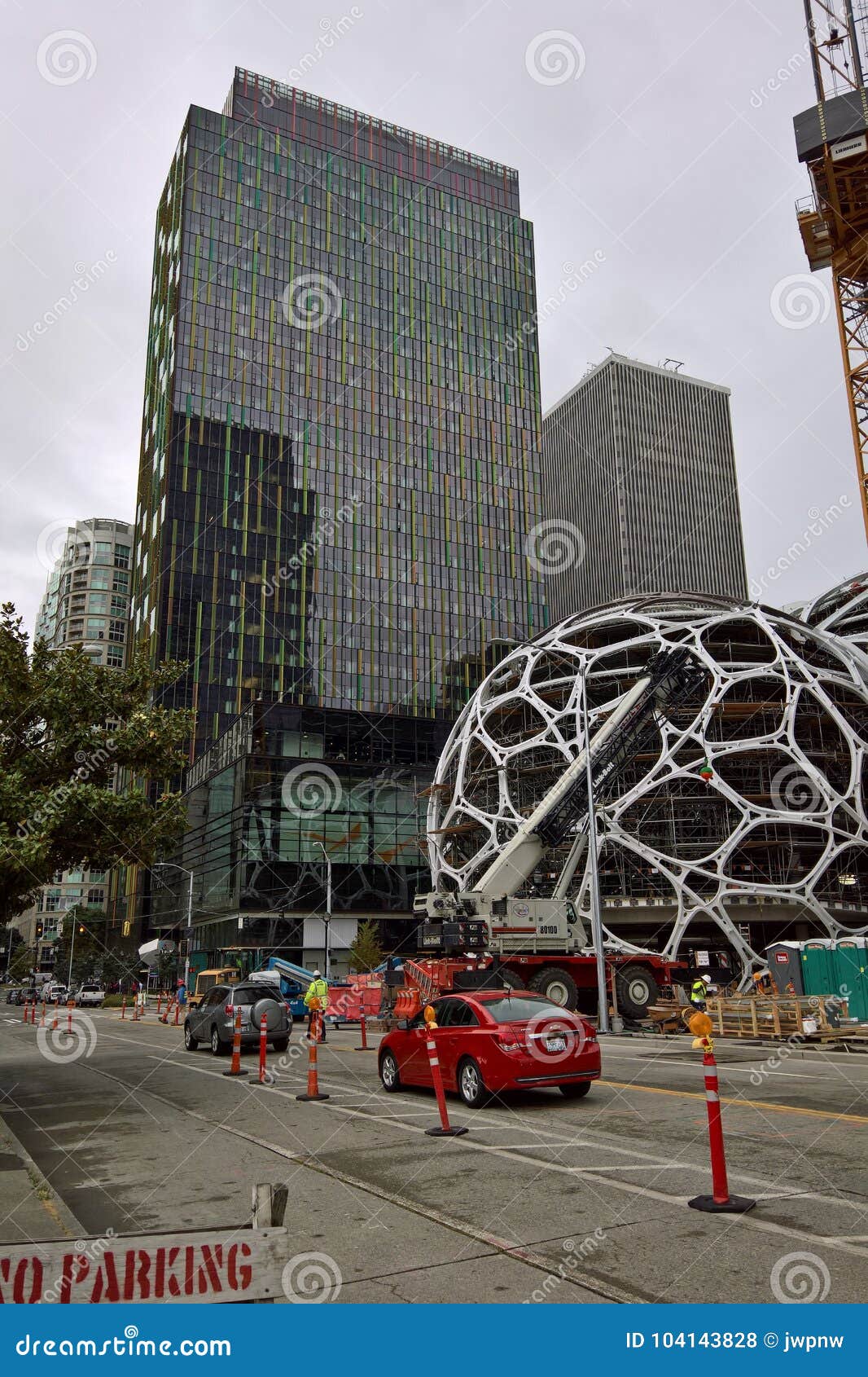 Amazon Seattle Headquarters - Spheres Under Construction Editorial ...