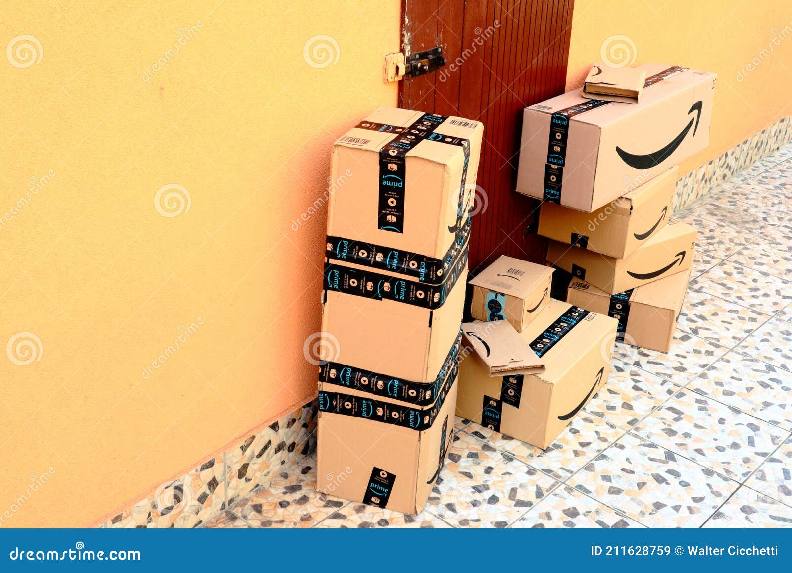 AMAZON Shipping Cardboard Boxes Editorial Stock Image - Image of order ...