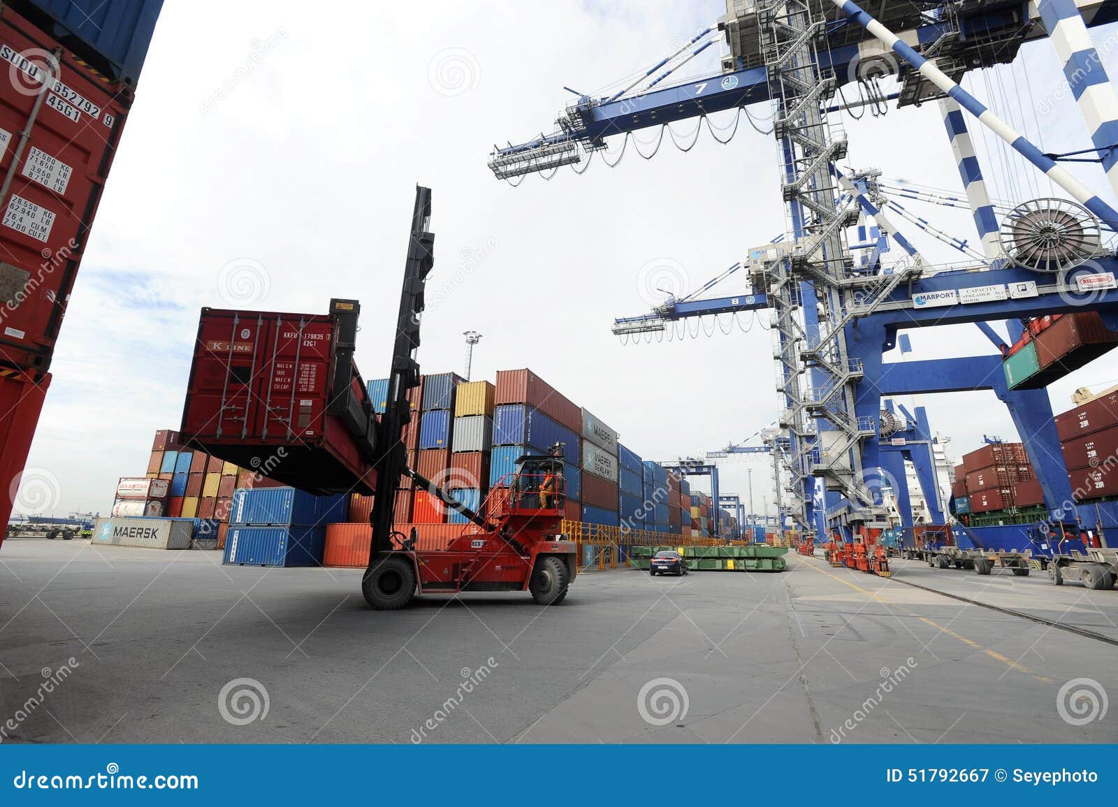 Ambarli port, Istanbul redaktionell arkivbild. Bild av sändnings - 51792667