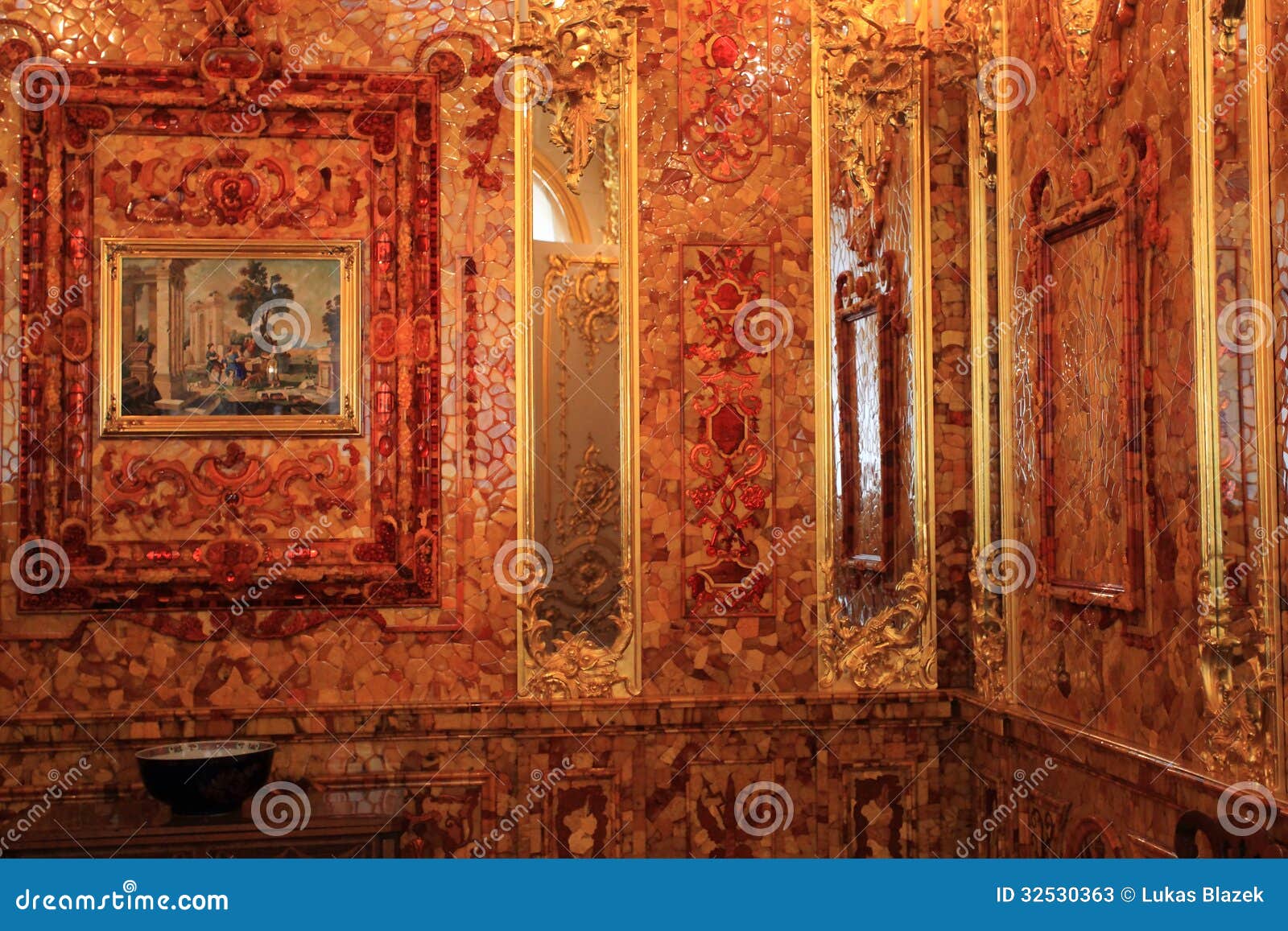 Amber chamber in Pushkin stock image. Image of amber - 32530363