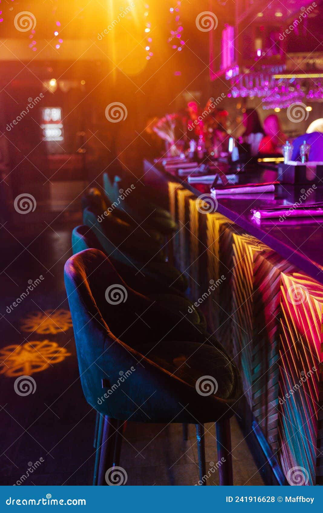 Ambiente en la discoteca foto de archivo. Imagen de concierto - 241916628