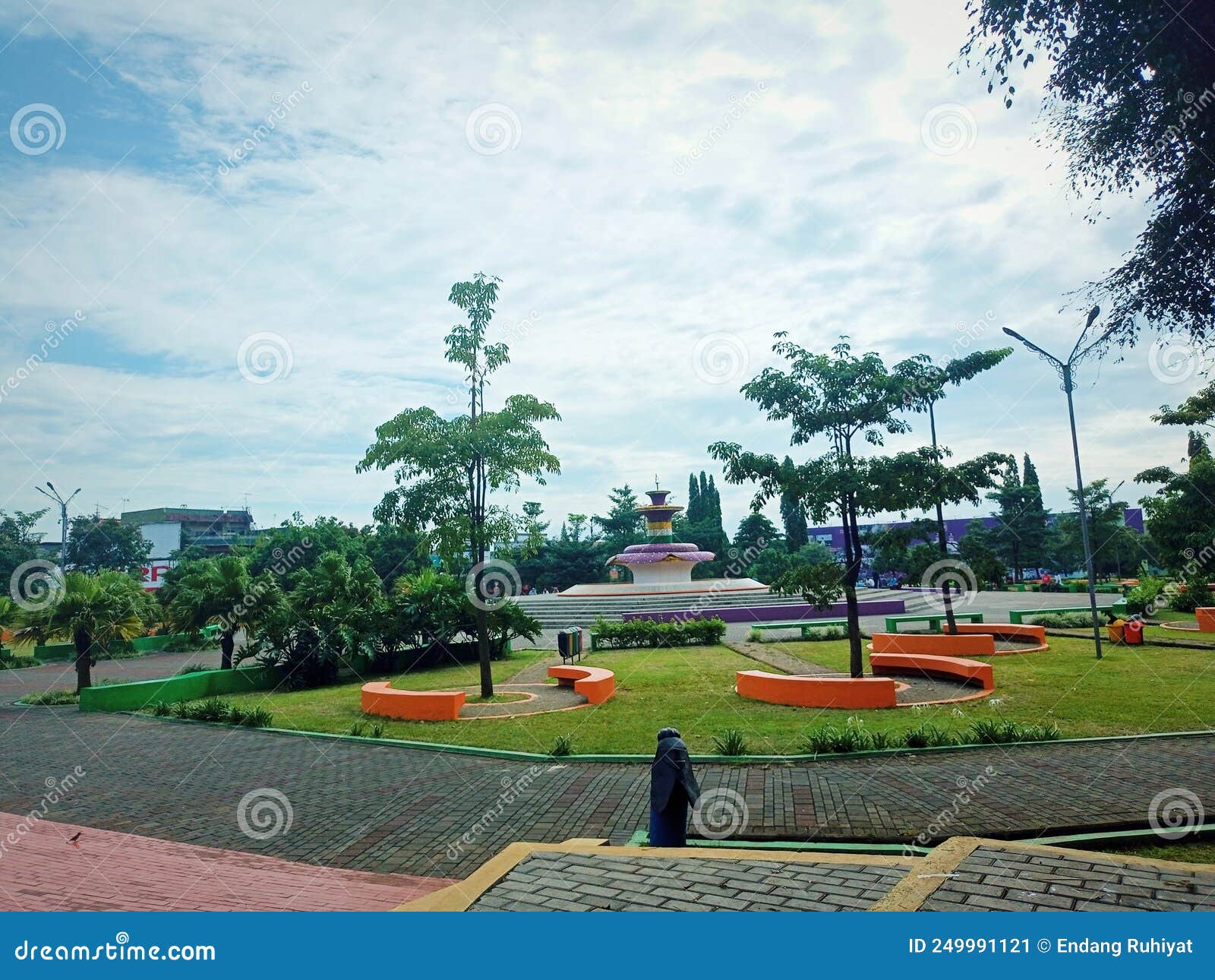 Ambiente Matutino En El Hermoso Parque De La Ciudad De Ciamis Ciamis ...