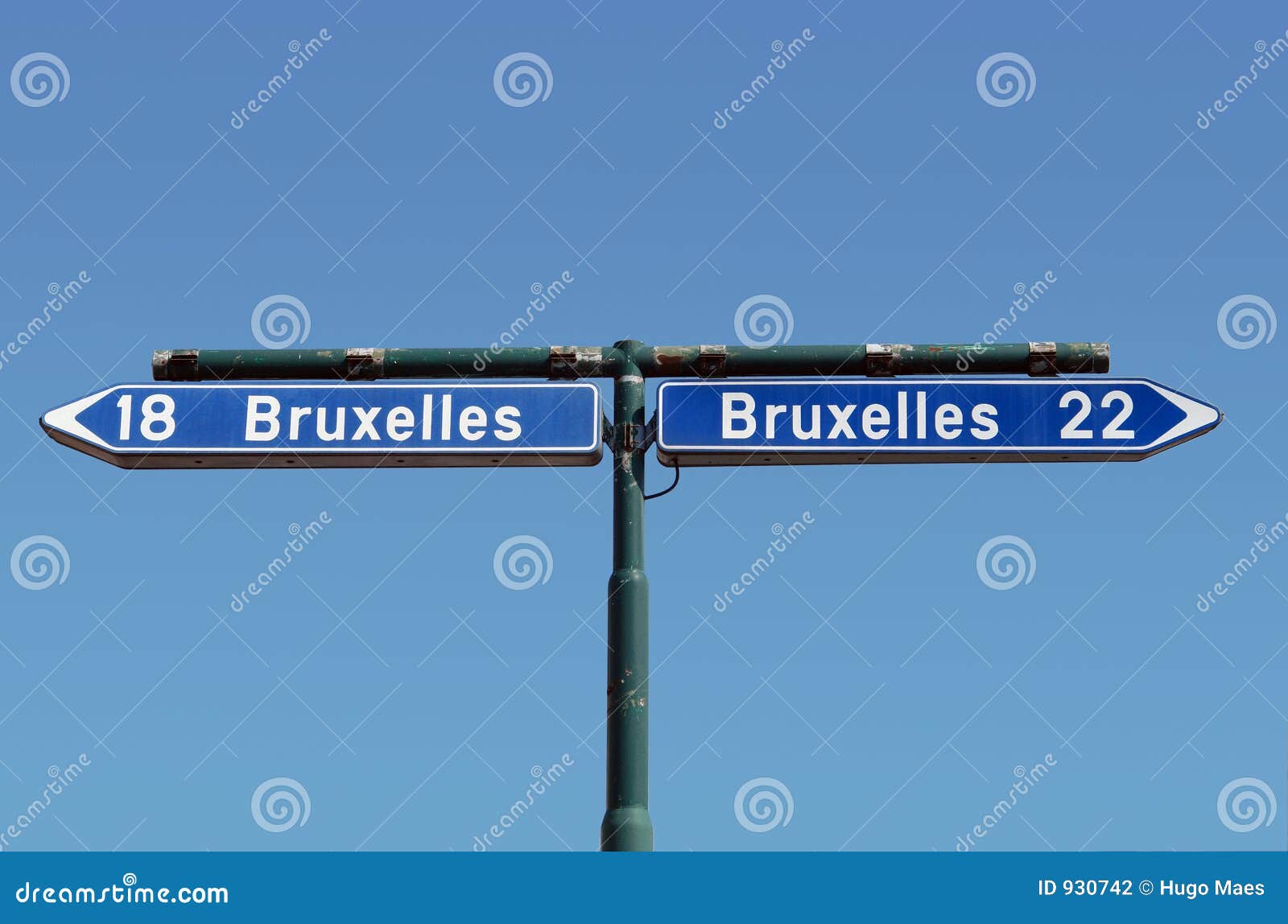 Ambiguous Road-sign. Royalty-Free Stock Image | CartoonDealer.com #930742