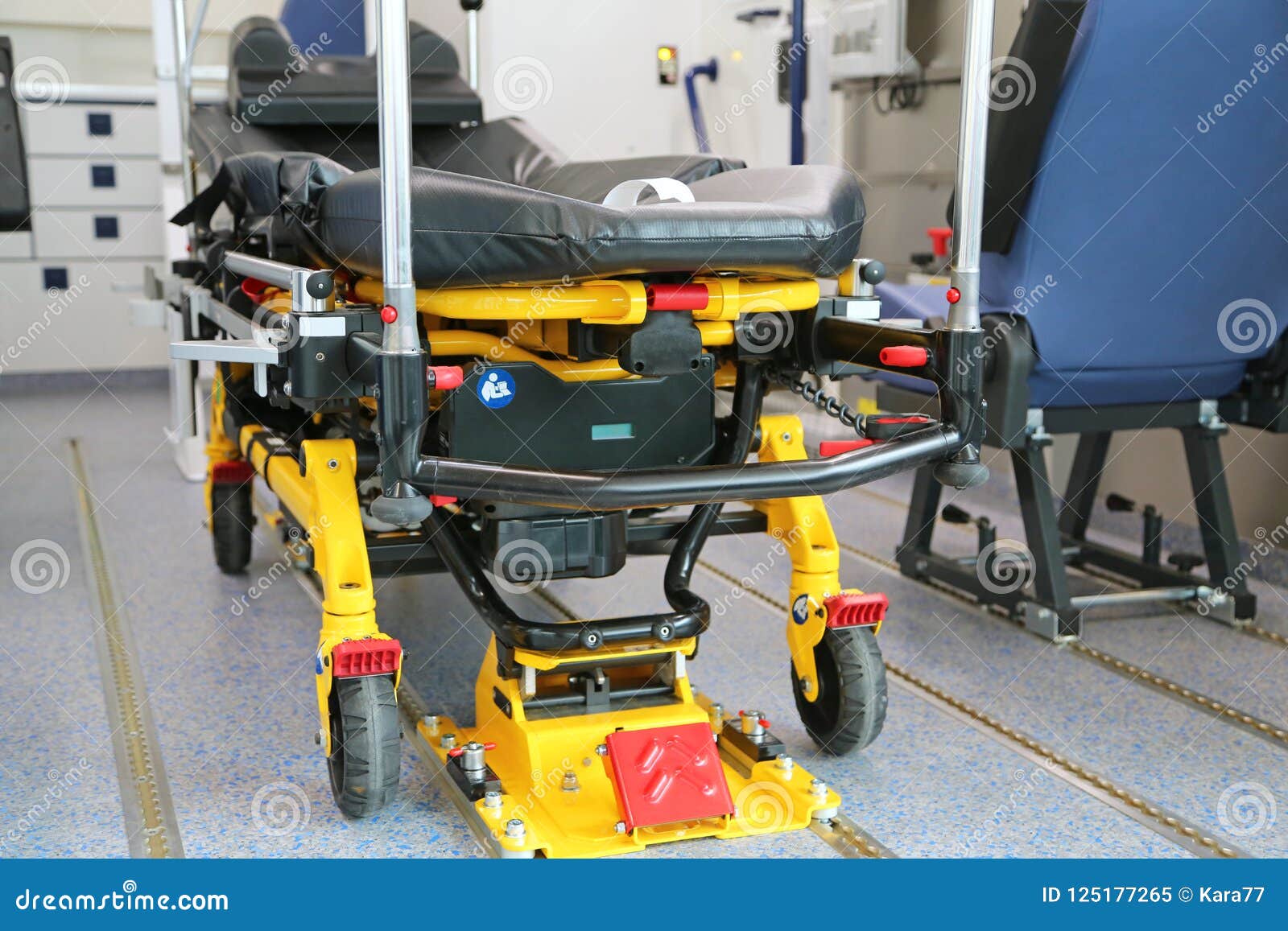 Ambulance_bed стоковое изображение. изображение насчитывающей ...