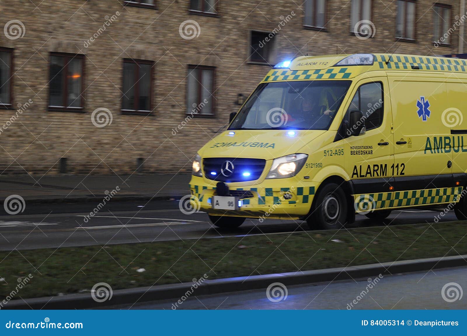AMBULANCIA DE LA ALARMA imagen de archivo editorial. Imagen de finanzas ...