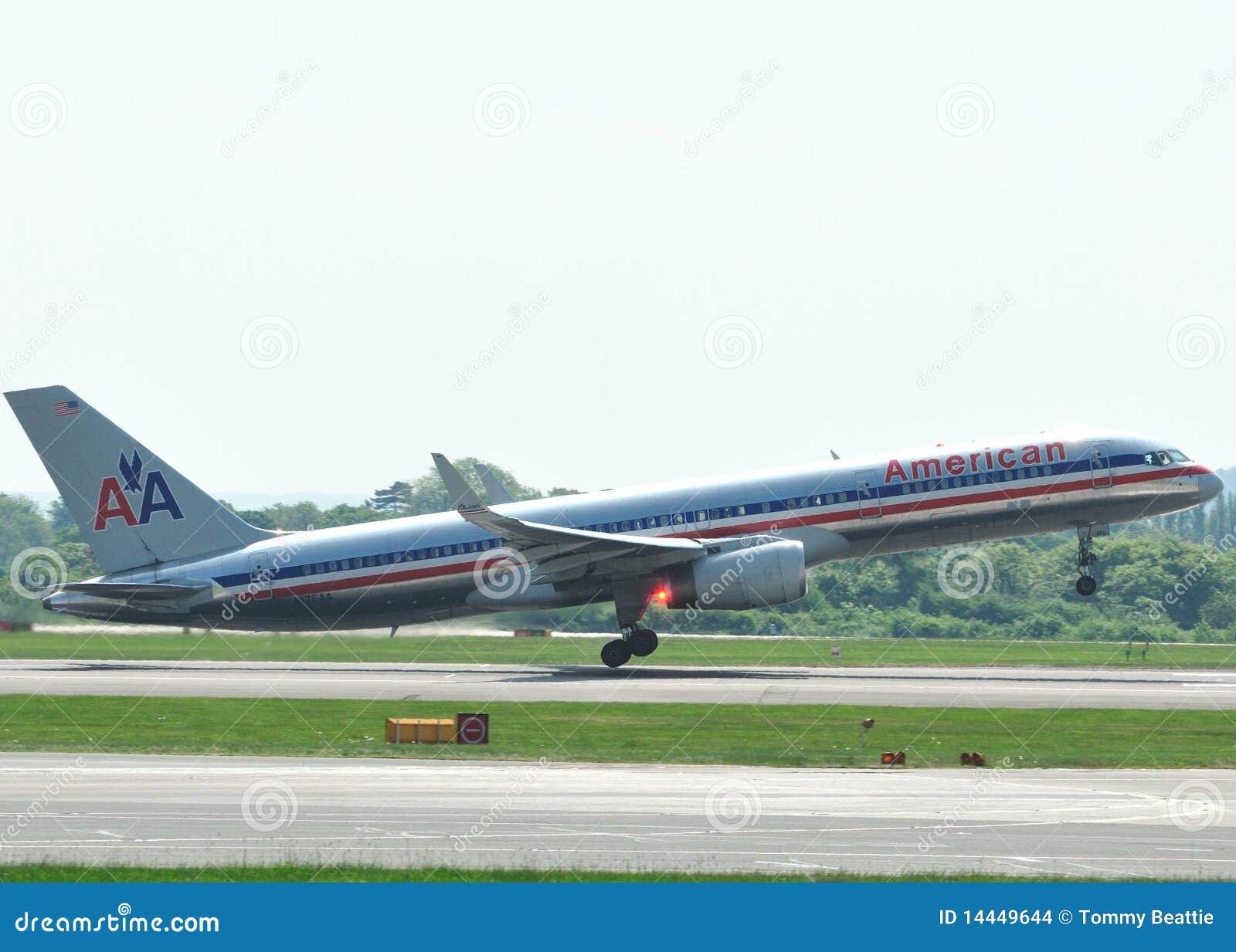 American Airlines Boeing 757 Editorial Stock Image - Image of travel ...