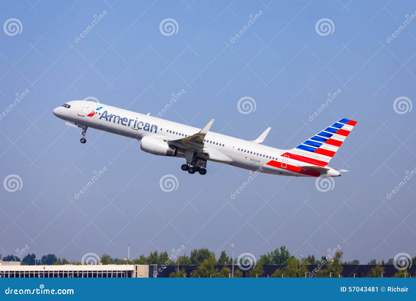 American Airlines Boeing 757 Editorial Photo - Image of flying ...