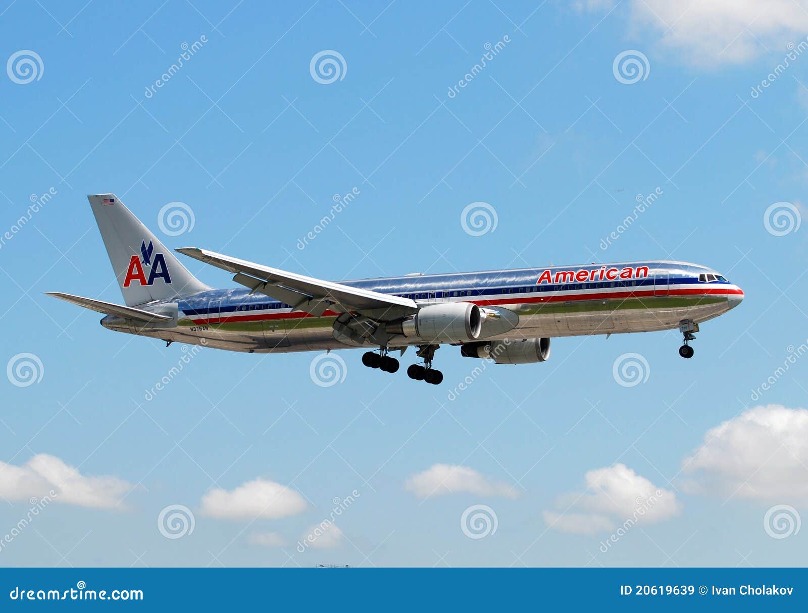 American Airlines Passenger Jet Editorial Stock Image - Image of ...