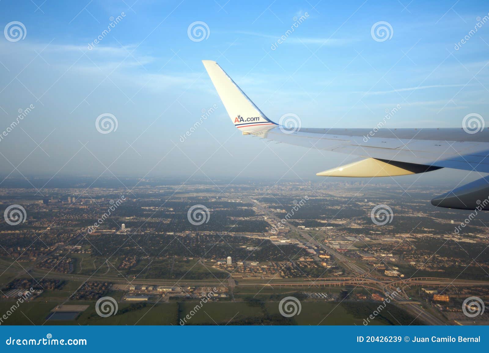 American Airlines Plane Over Dallas Editorial Stock Image - Image of ...