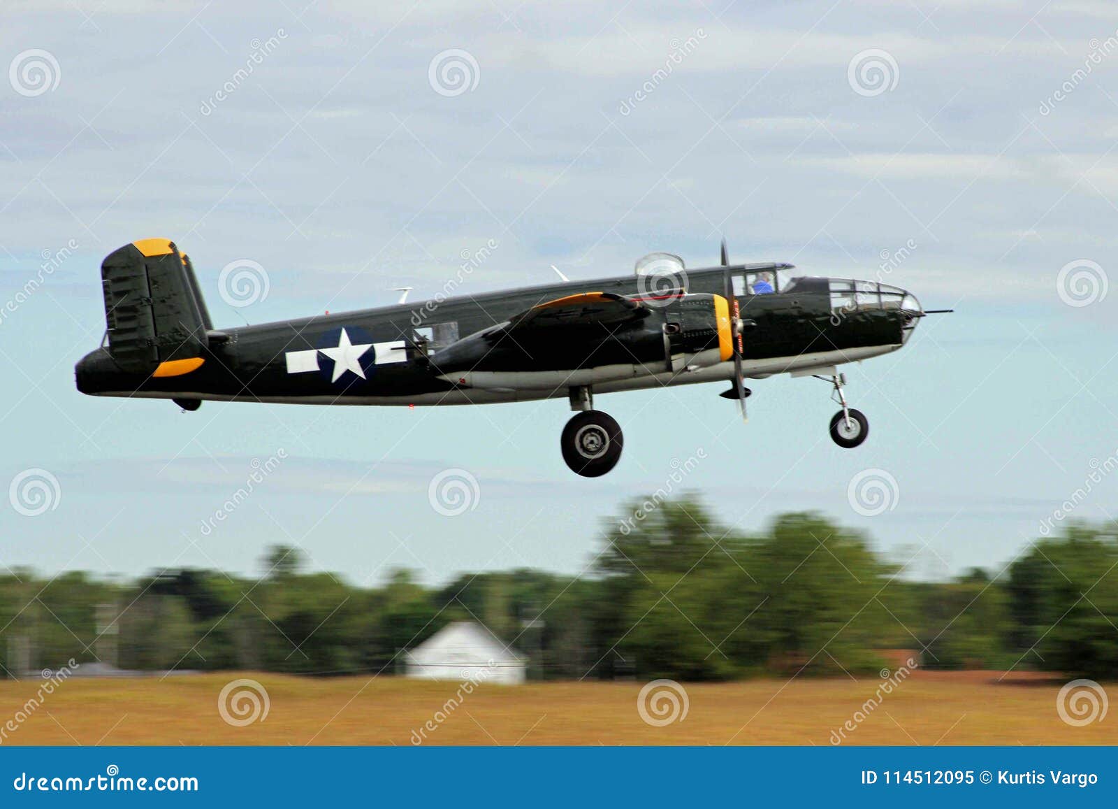 B-25 Mitchell Bomber editorial image. Image of landing - 114512095