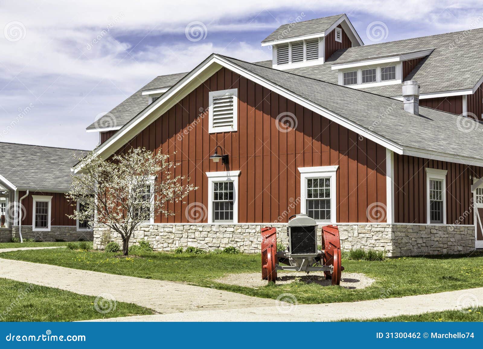 American Countryside Red Farm Stock Photo - Image of midwest, farm ...