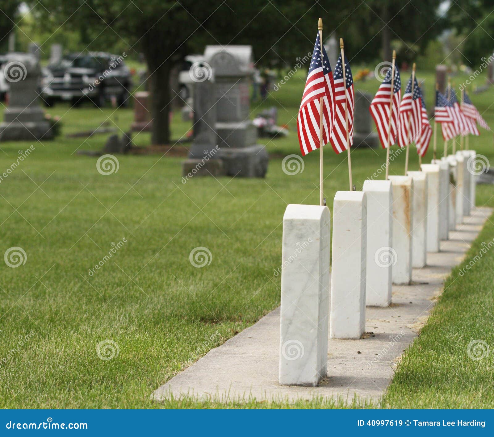 American Flags at Cemetery stock image. Image of gravestones - 40997619