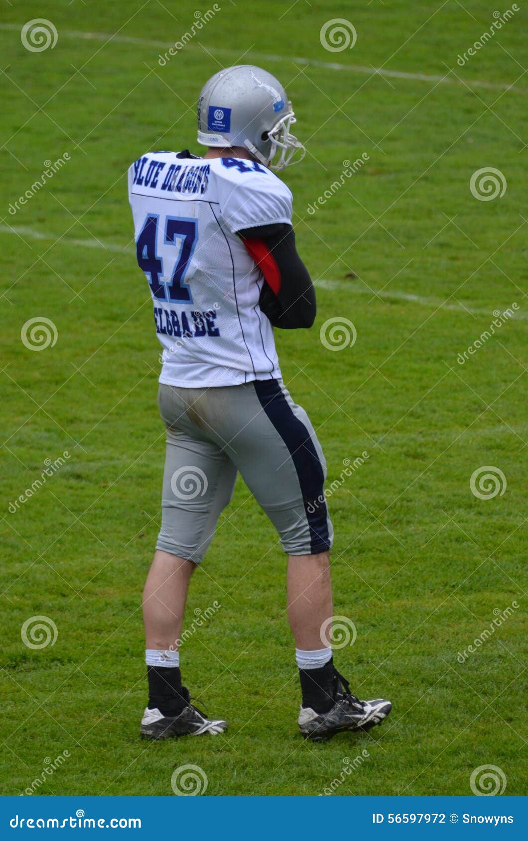 American football player editorial photography. Image of kick - 56597972