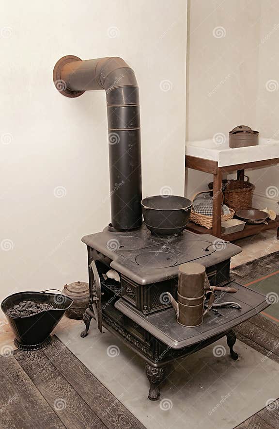 American Revolution Kitchen Stock Image - Image of reenact, wood: 7305853