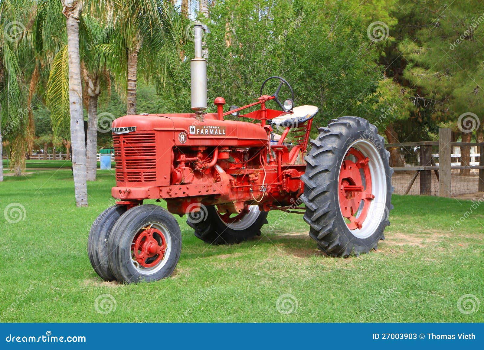 Classic American Tractor editorial stock photo. Image of wheels - 27003903
