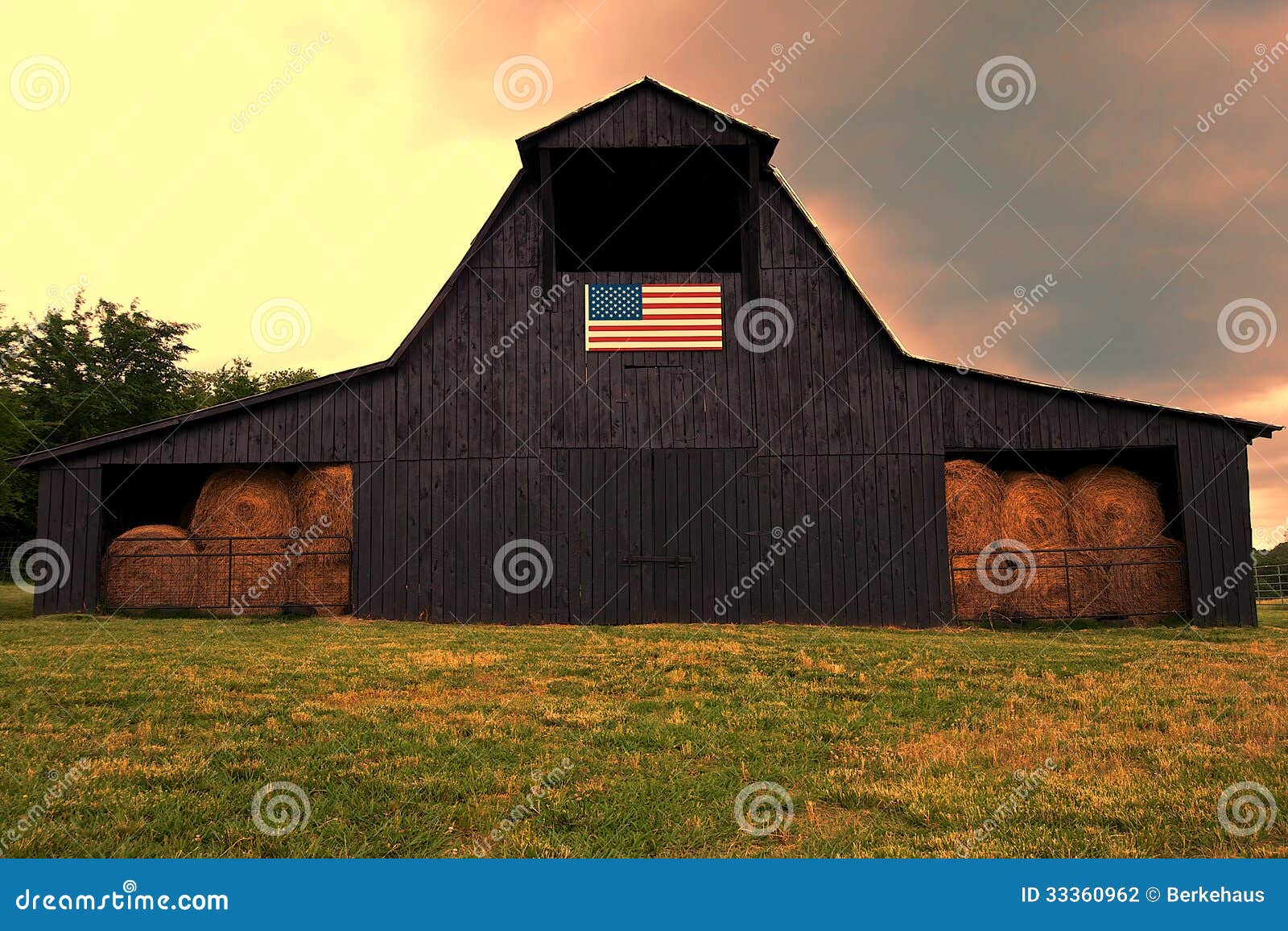 Amerikanische Scheune stockfoto. Bild von sonnenaufgang - 33360962