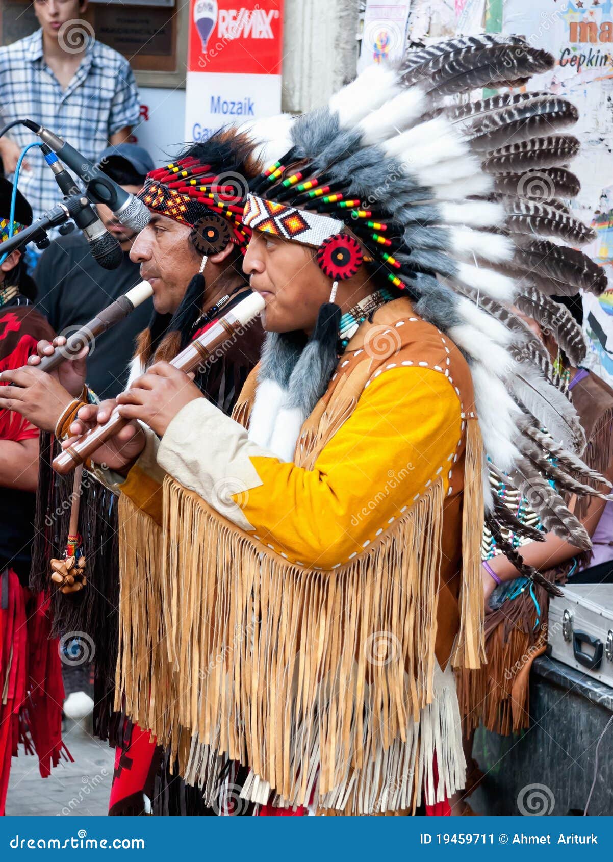 Amerindians perform live editorial photo. Image of amerindian - 19459711