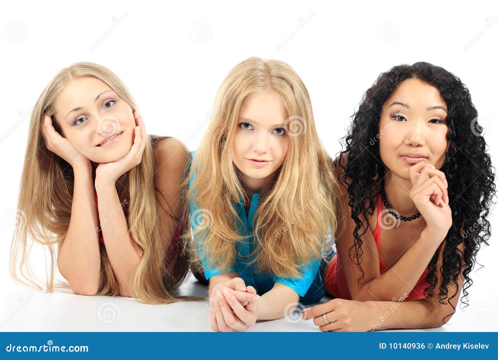 Amiche fotografia stock. Immagine di porre, sorriso, moderno - 10140936