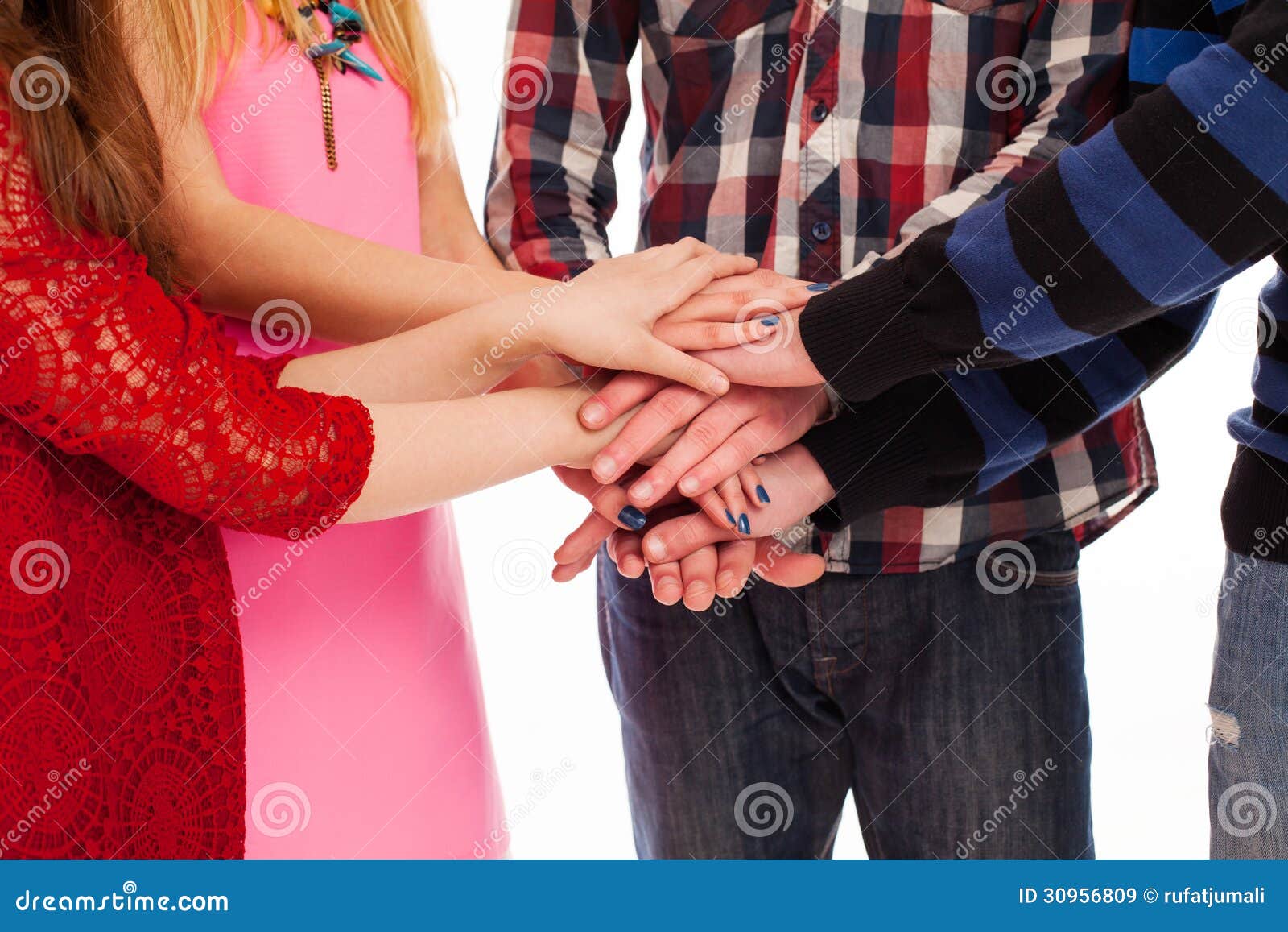 Amici Che Si Tengono Per Mano Insieme Immagine Stock - Immagine di ...