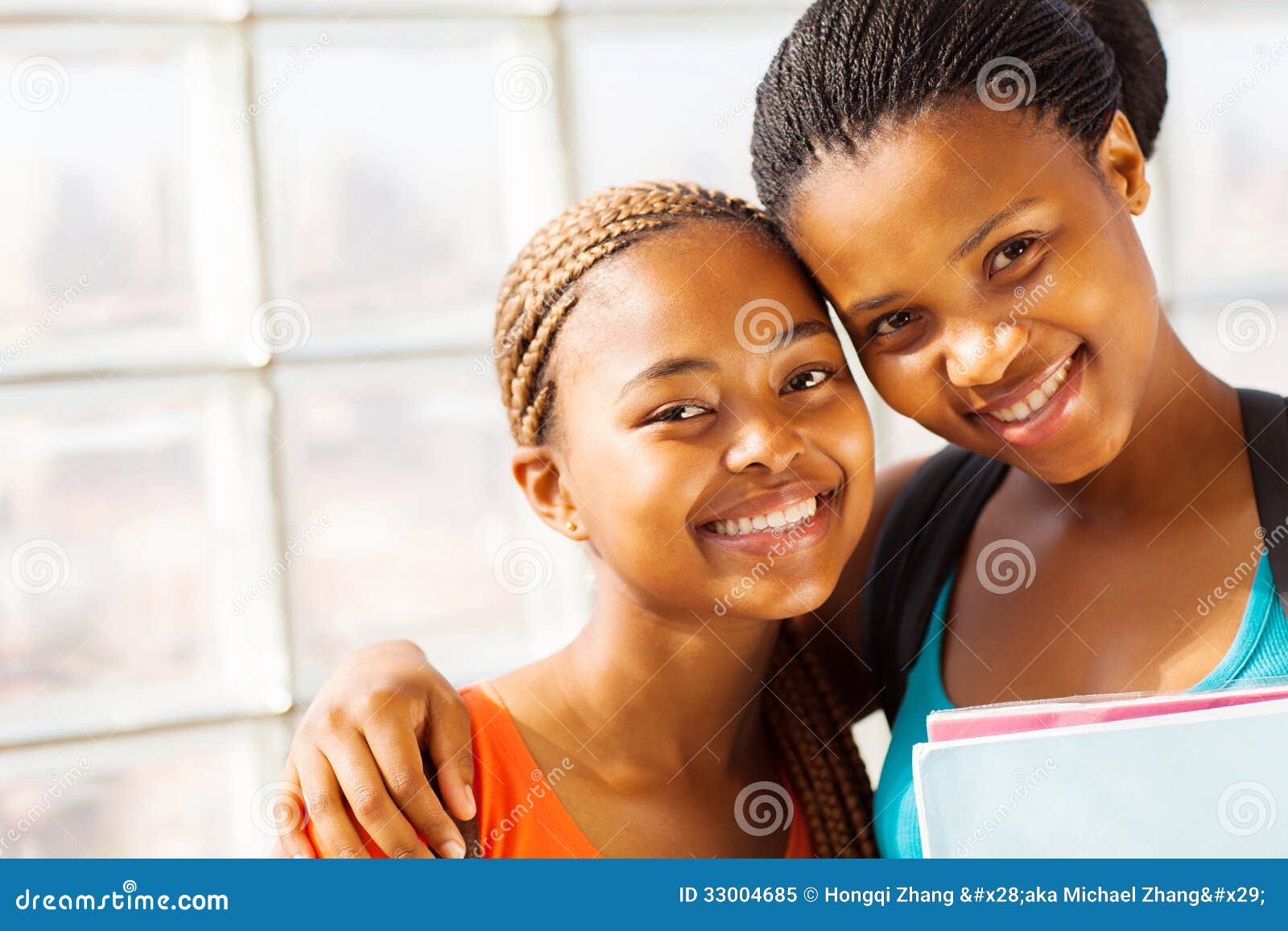 Amici Di Studentessa Di College Africani Immagine Stock - Immagine di ...