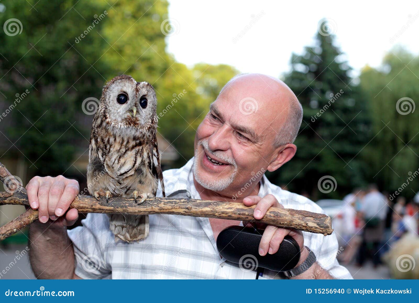 Amigos, Hombre Y Buho Sabio Foto de archivo - Imagen de presa, animal ...