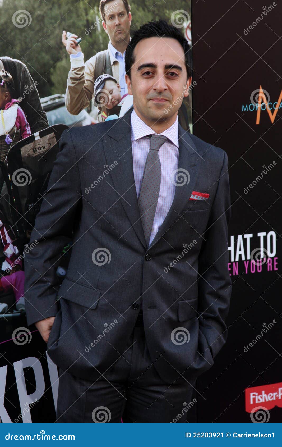 Amir Talai komt bij aan redactionele foto. Image of arriveren - 25283921