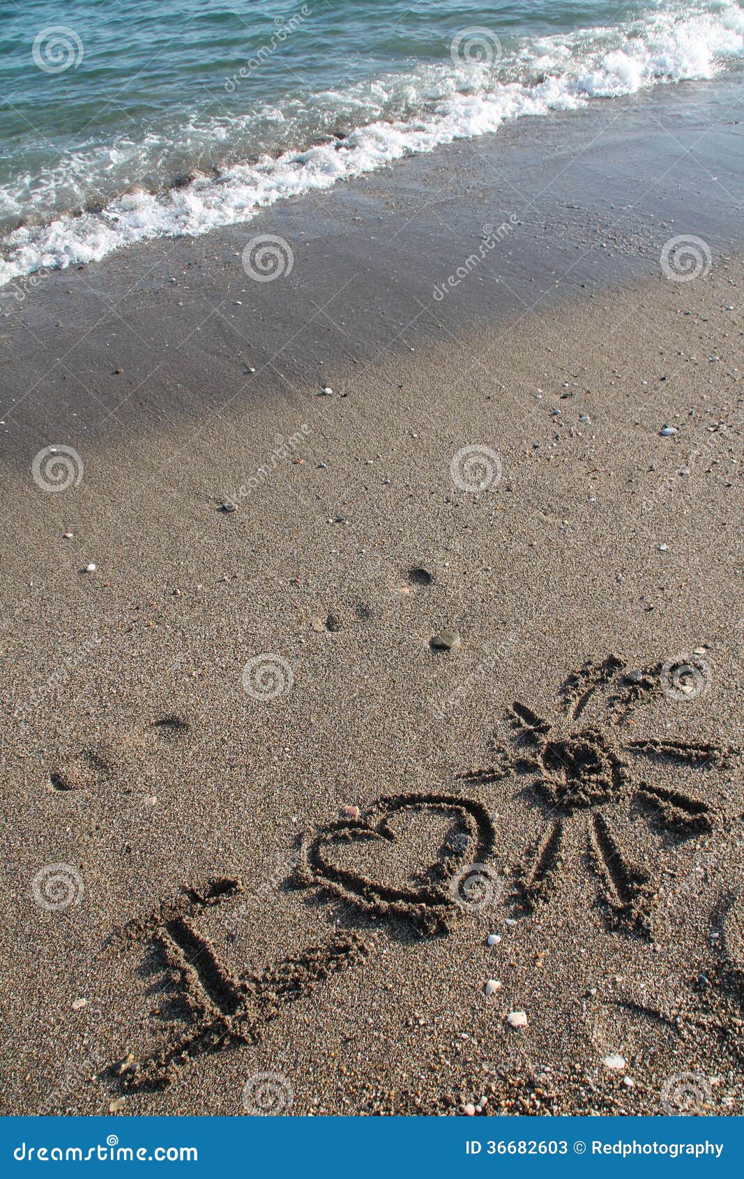 Amo El Sol Escrito En La Arena Imagen de archivo - Imagen de apacible ...