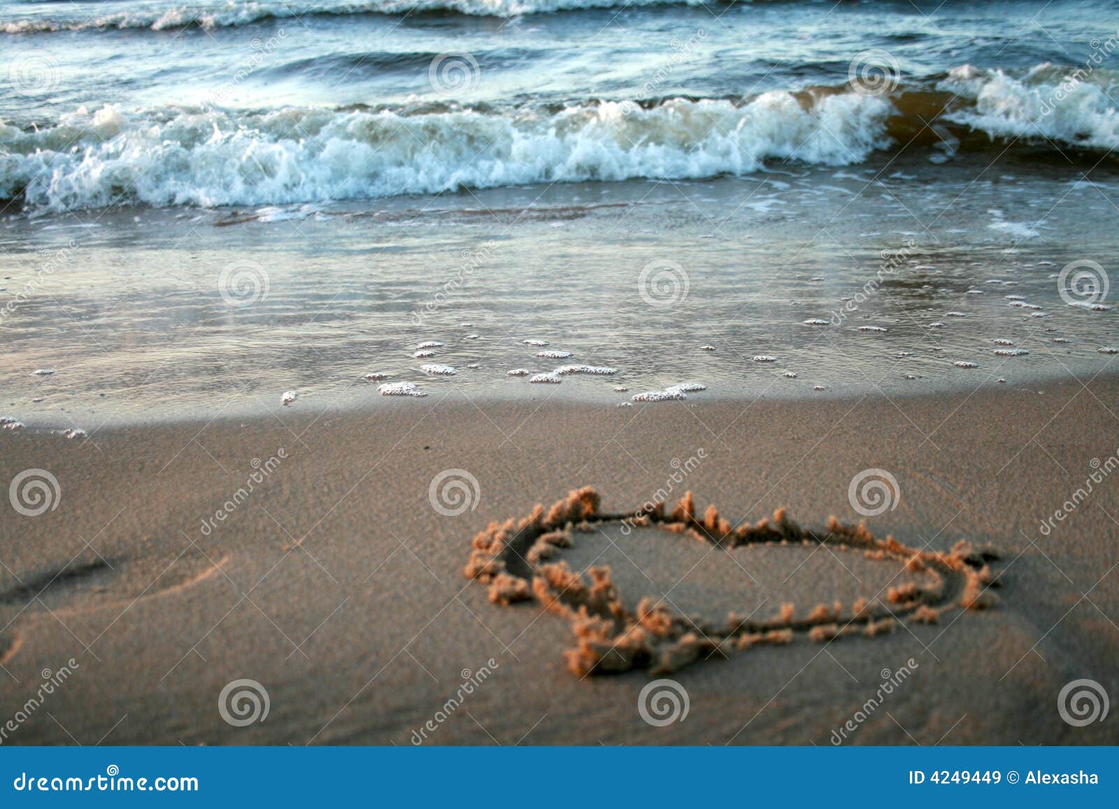 Amor e o mar imagem de stock. Imagem de honeymoon, sentimentos - 4249449