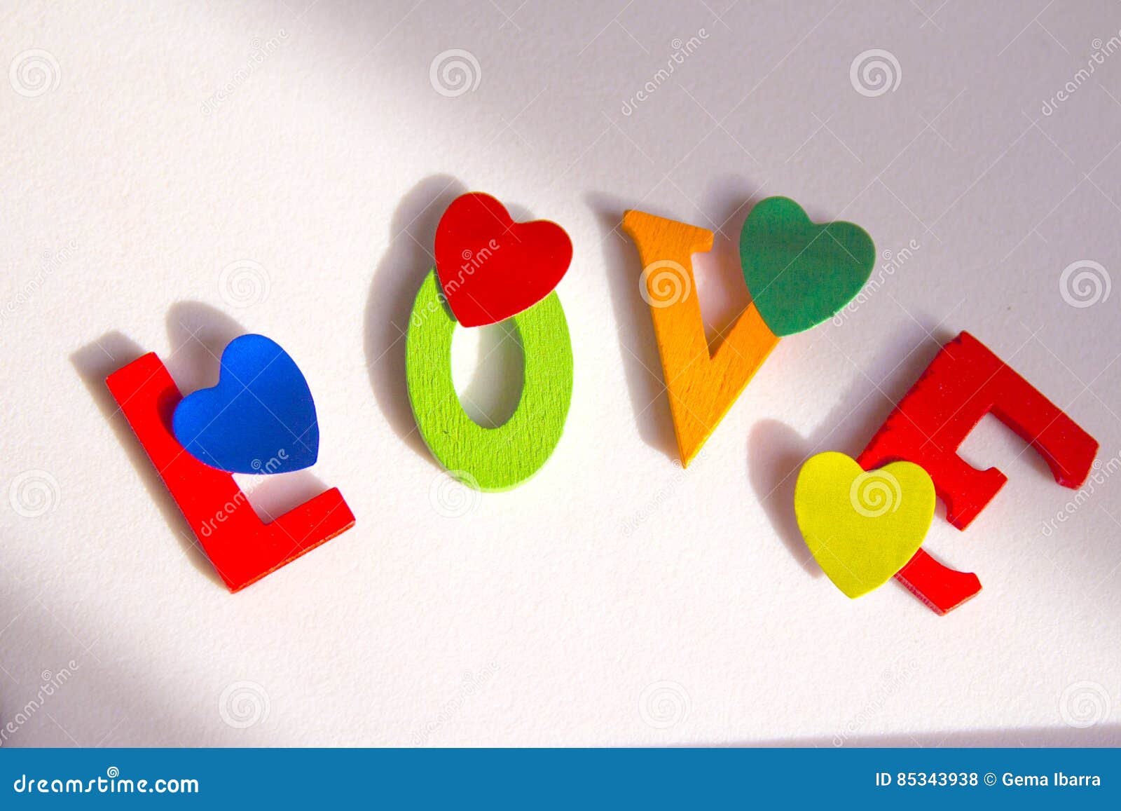 Amor Escrito Em Letras Coloridas Foto de Stock - Imagem de creativo ...