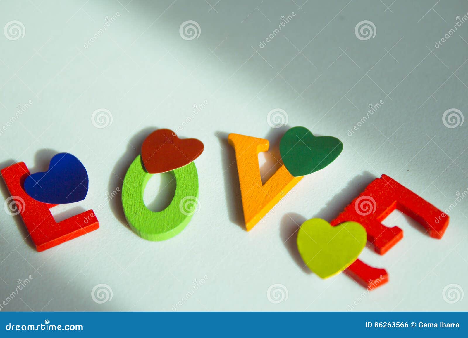 Amor Escrito Em Letras Coloridas Foto de Stock - Imagem de valentinas ...