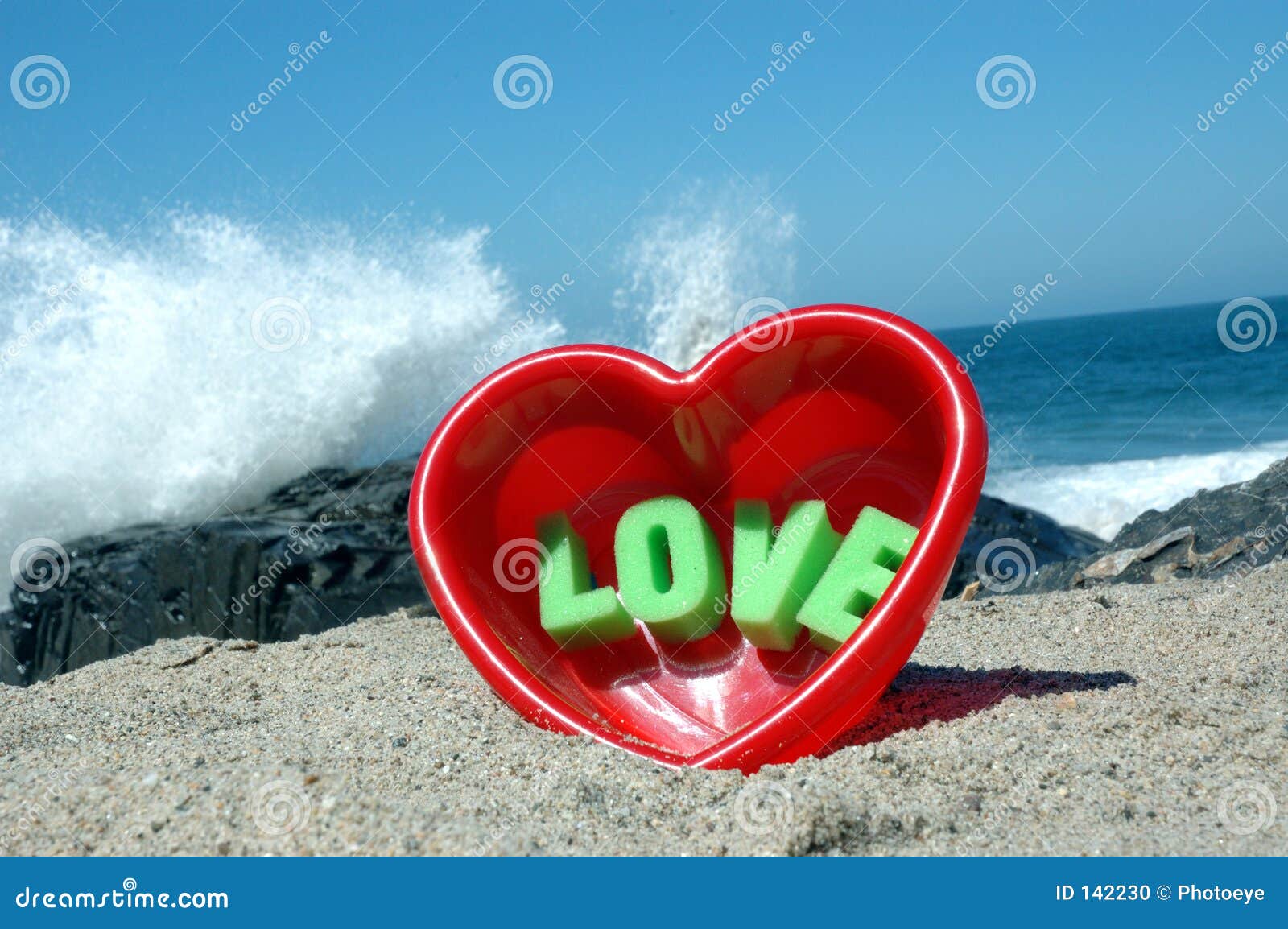Amor na praia 1 foto de stock. Imagem de romântico, valentina - 142230