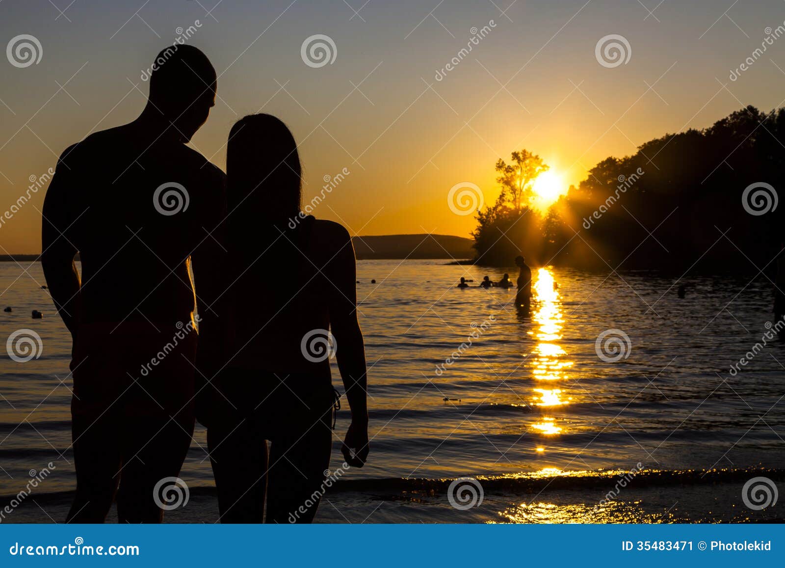 Amor na praia imagem de stock. Imagem de romance, recuo - 35483471