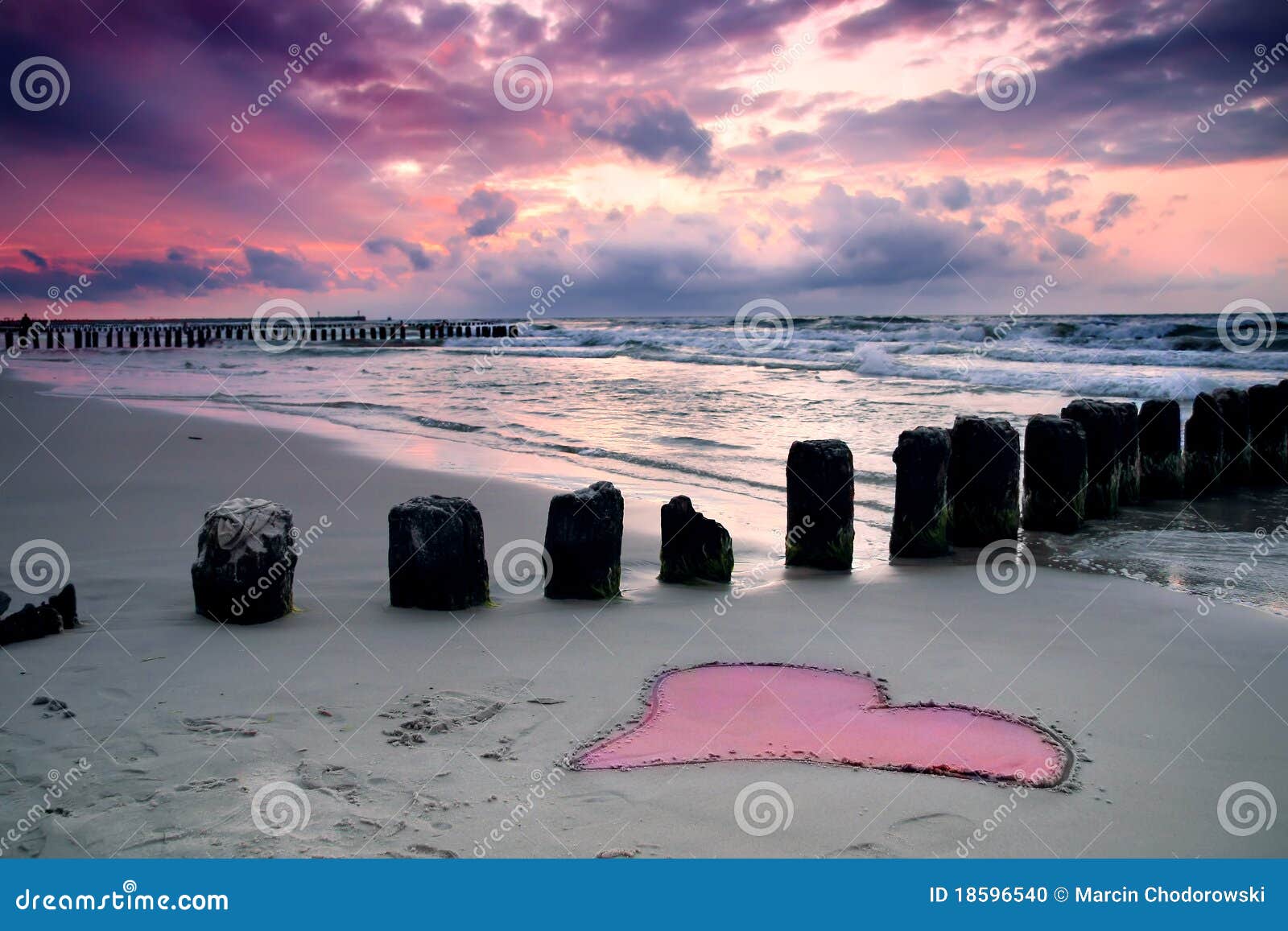 Amor no beira-mar. foto de stock. Imagem de costa, vermelho - 18596540