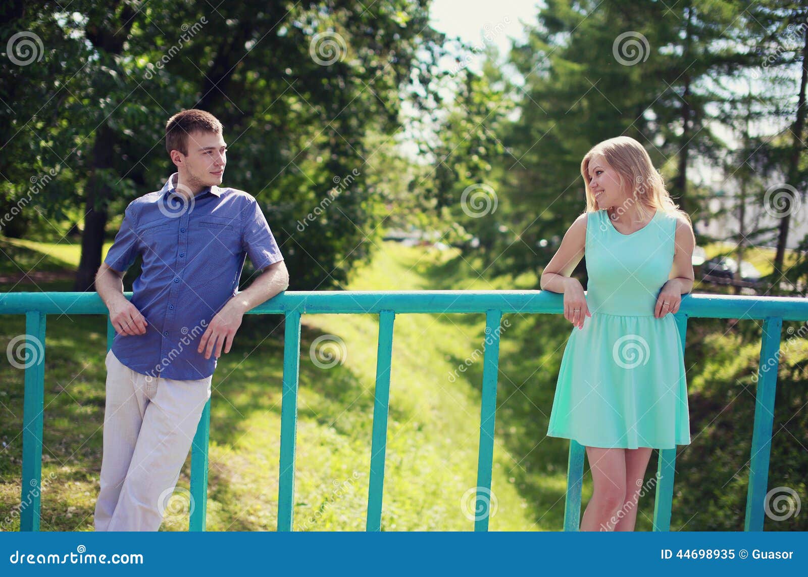 Amour, Relations, Datant - Concept, Joli Regard De Couples Image stock ...