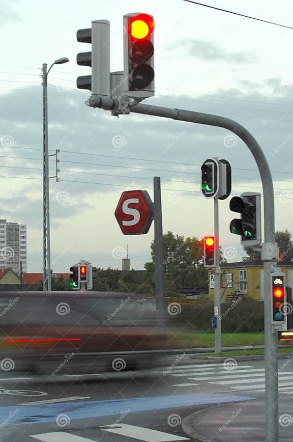 Ampel stockbild. Bild von grün, haus, häuser, automobile - 3199261