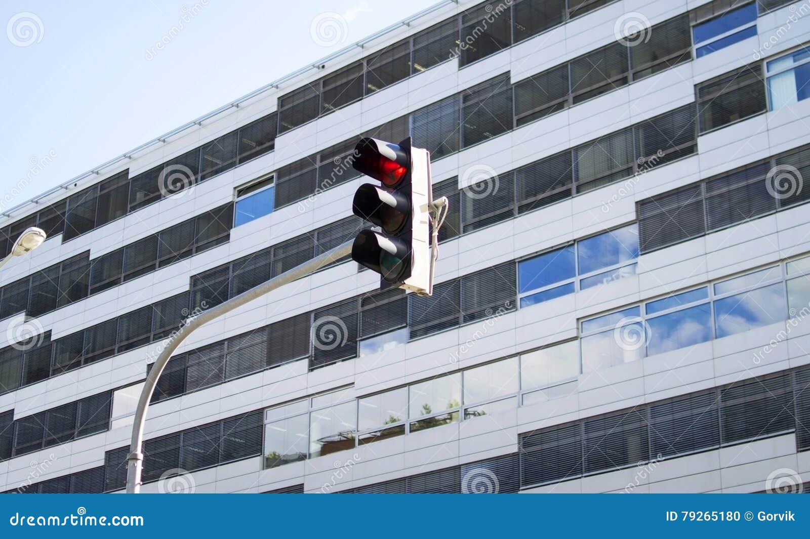 Ampel Aktivierte Ein Rotes Licht Stockfoto - Bild von hintergrund ...