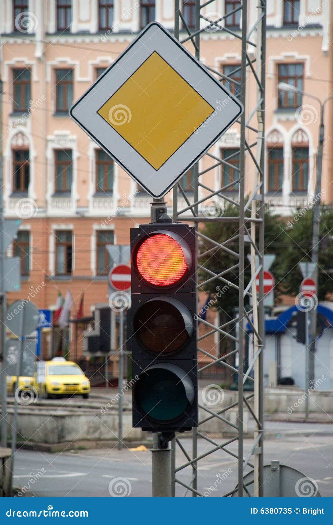 Ampeln stockbild. Bild von verkehr, besetzt, zeichen, lettland - 6380735
