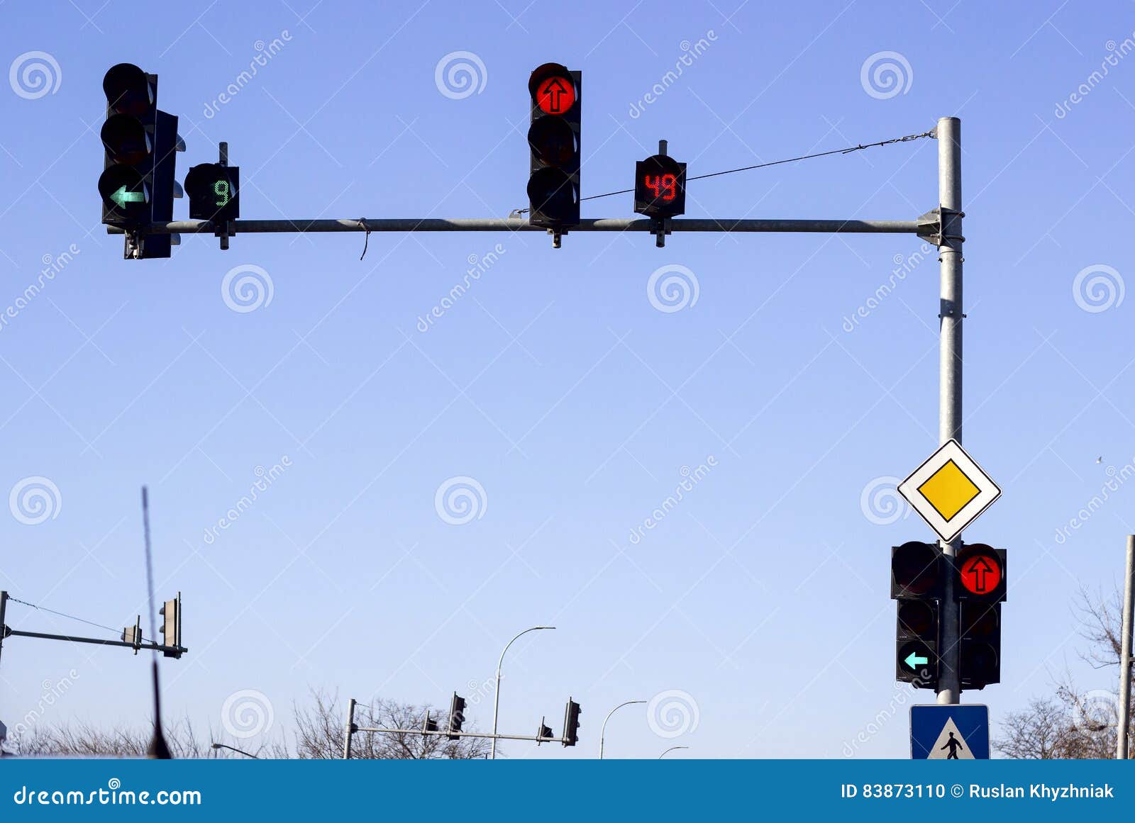 Ampeln an der Autobahn stockfoto. Bild von achtung, dämmerung - 83873110