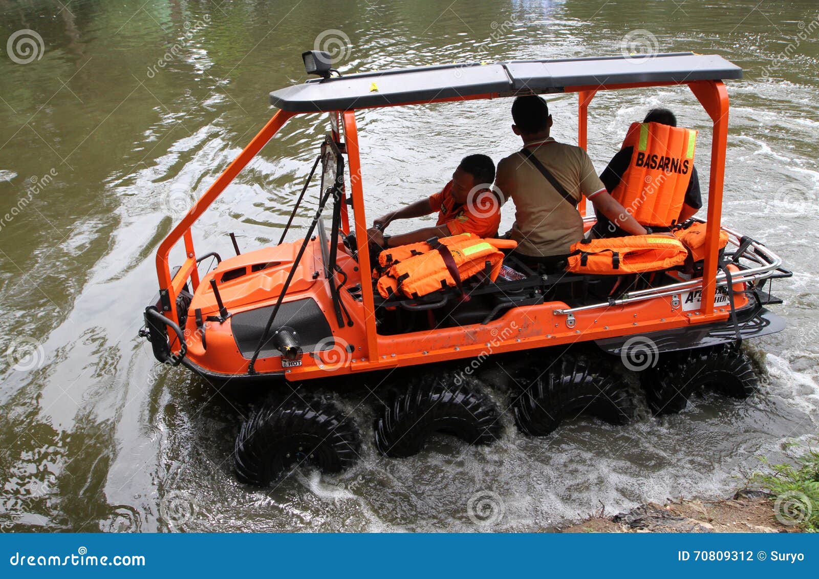 Amphibious vehicle editorial photography. Image of city - 70809312