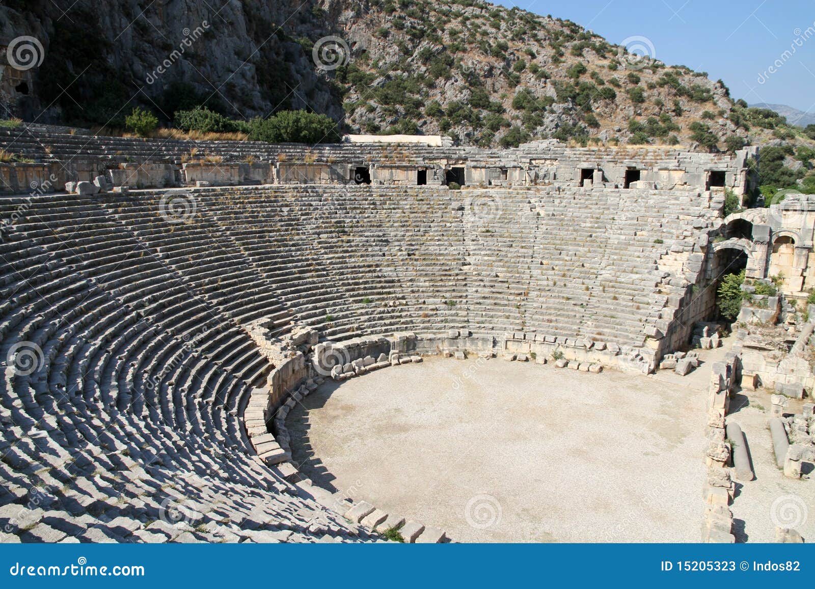 Amphitheatre romain image stock. Image du bataille, antique - 15205323