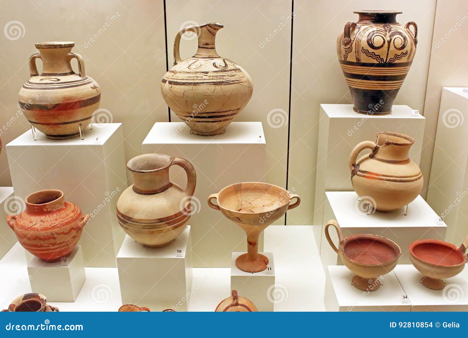 Amphoras in Greece editorial stock image. Image of drawing - 92810854